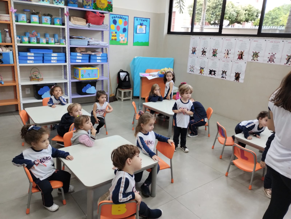 Colégio Carmo · Chuva de letrinhas no Maternal II